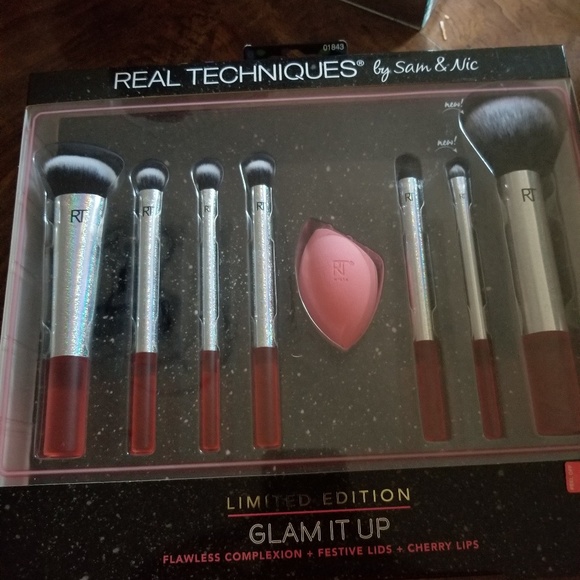 Real Techniques | Makeup | New With Packaging Real Tech Brush Set Glam ...